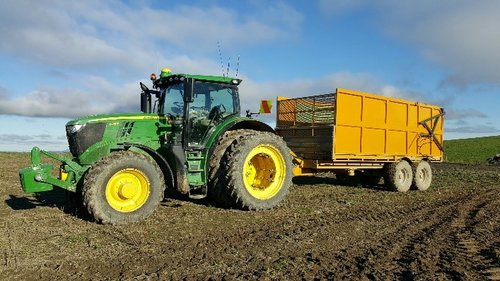 On Farm Carting & Loading | CMC Contracting